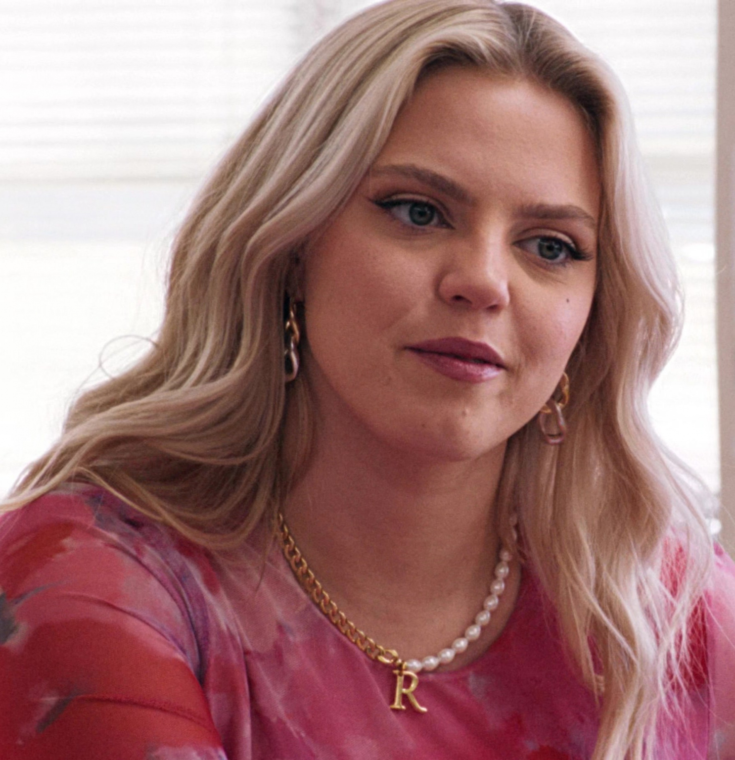 Half Pearl Half Chain Necklace Worn by Reneé Rapp as Regina George in ...